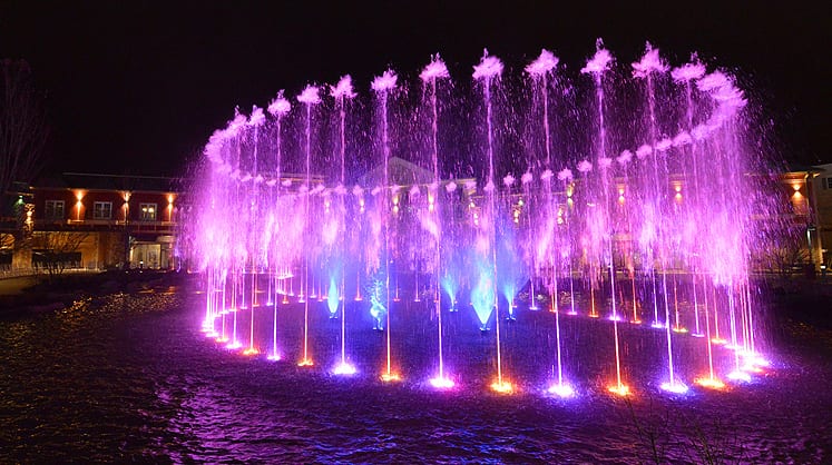 Retail centers that entertain shoppers with state-of-the-art water features